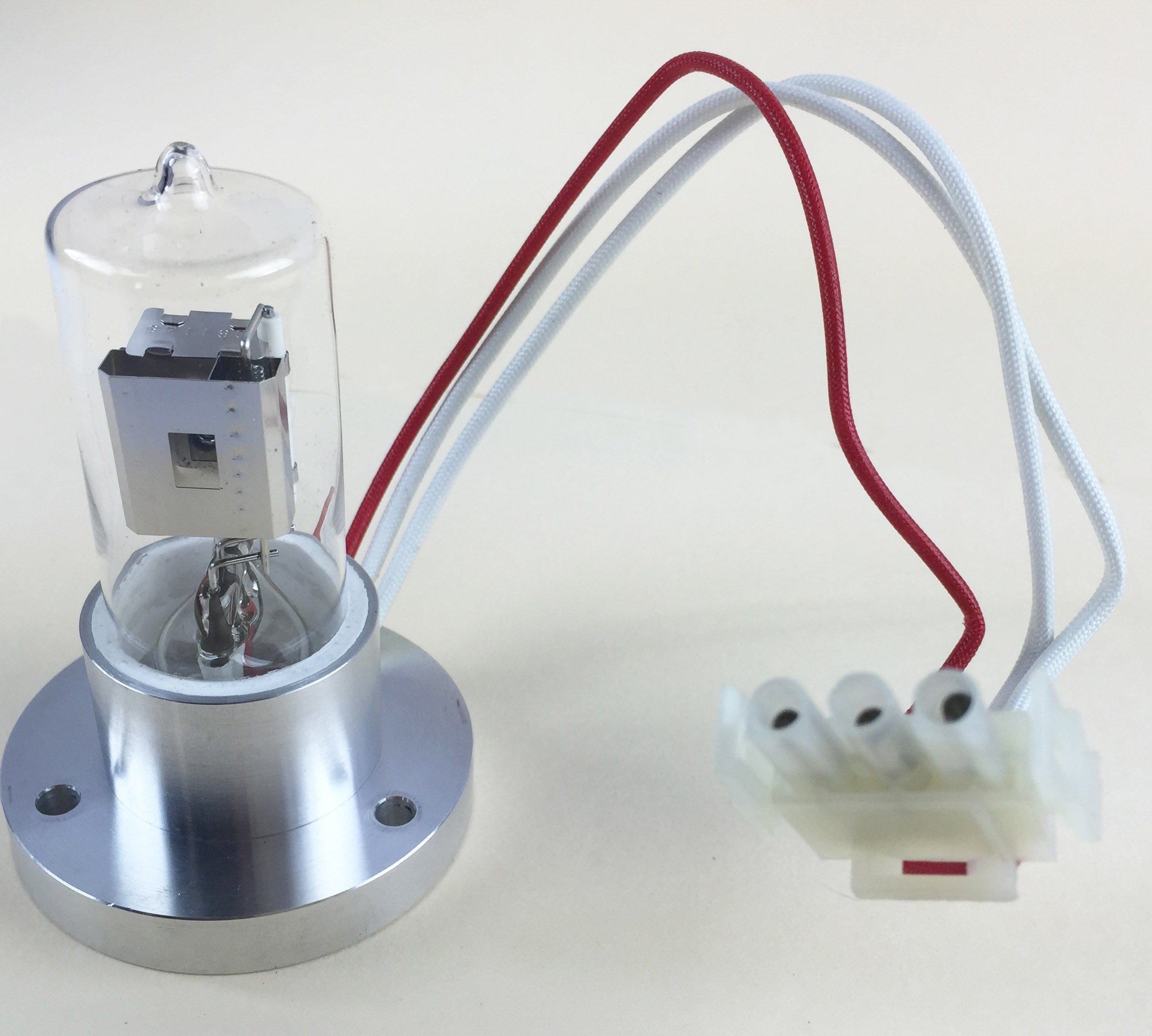 DEUTERIUM LAMP | Affordable, reliable lab solution - Labshops.com – www.labshops.com